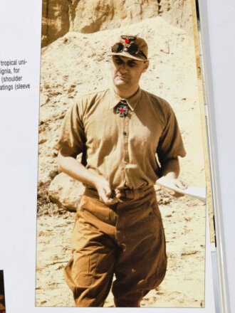 "Afrikakorps Tropical Uniforms of the German Army 1940-1945", 141 pag