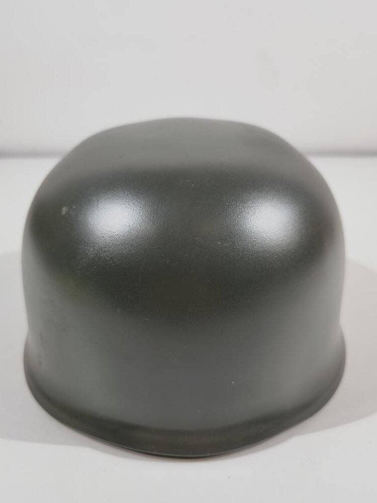 Glocke und Polster für einen Fallschirmjäger Stahlhelm der Wehrmacht.
