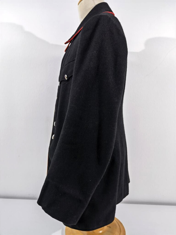 Feuerwehr, schwarze Dienstjacke mit roter Biese. Leicht getragen, in