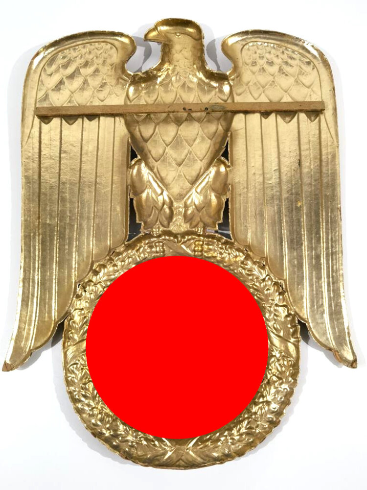 Grosser Parteiadler für Saalschmuck. Lackierte Pappe, Rückseitig mit