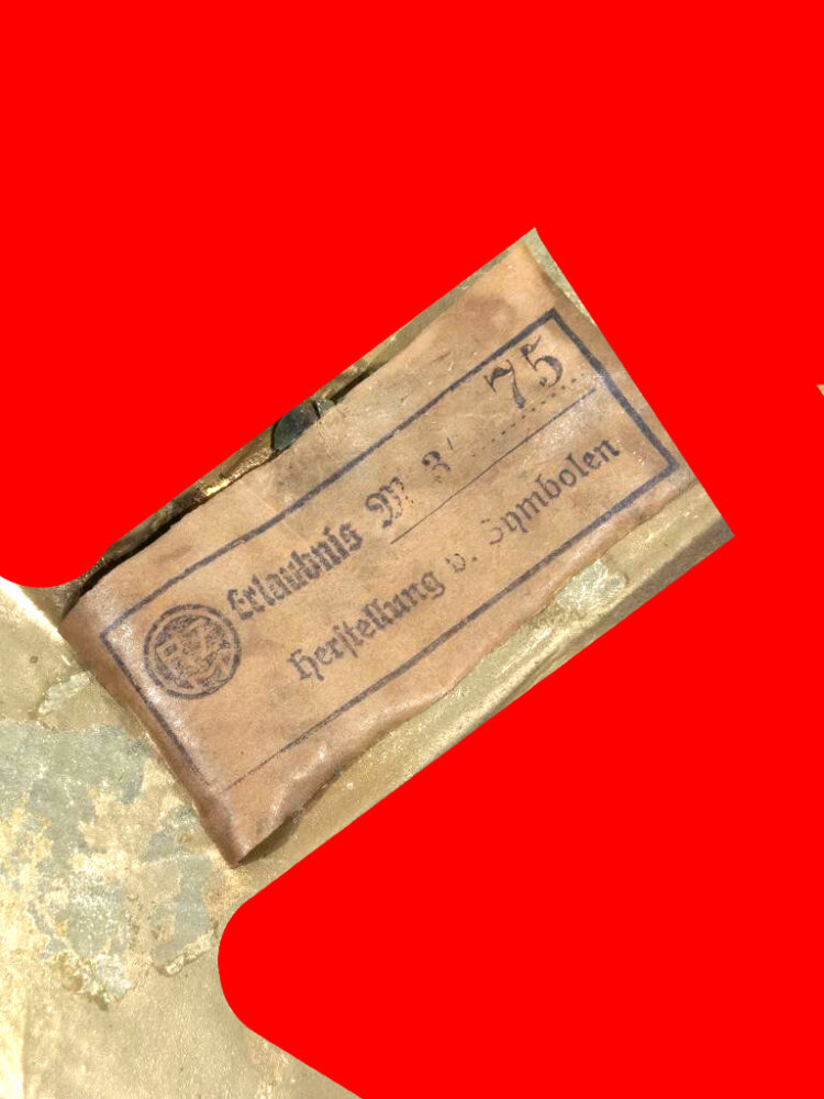 Grosser Parteiadler für Saalschmuck. Lackierte Pappe, Rückseitig mit