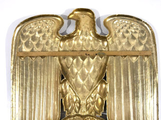 Grosser Parteiadler für Saalschmuck. Lackierte Pappe, Rückseitig mit