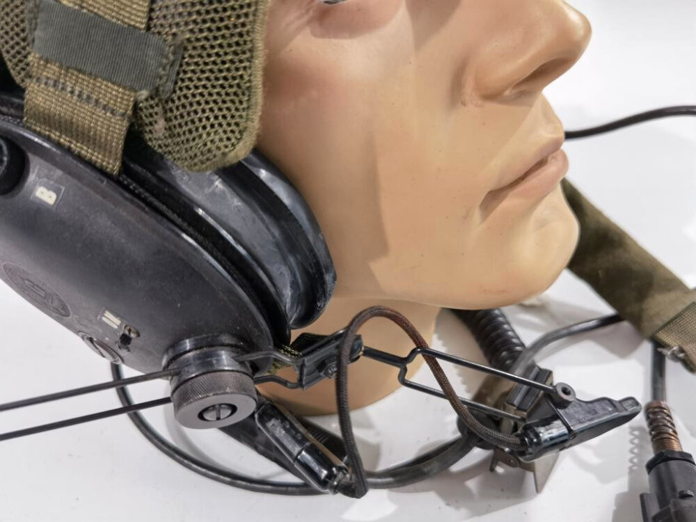 NATO "Combat Vehicle Crewman’s Helmet" Gentex Helmsystem DH 152/G. Us