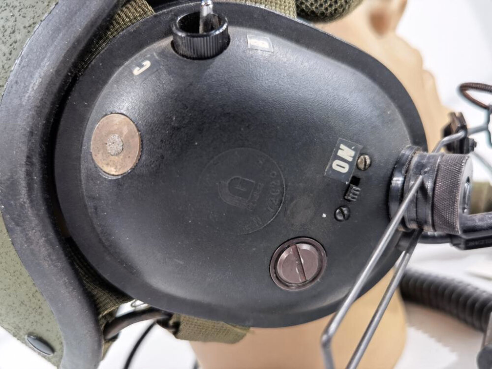 NATO "Combat Vehicle Crewman’s Helmet" Gentex Helmsystem DH 152/G. Us