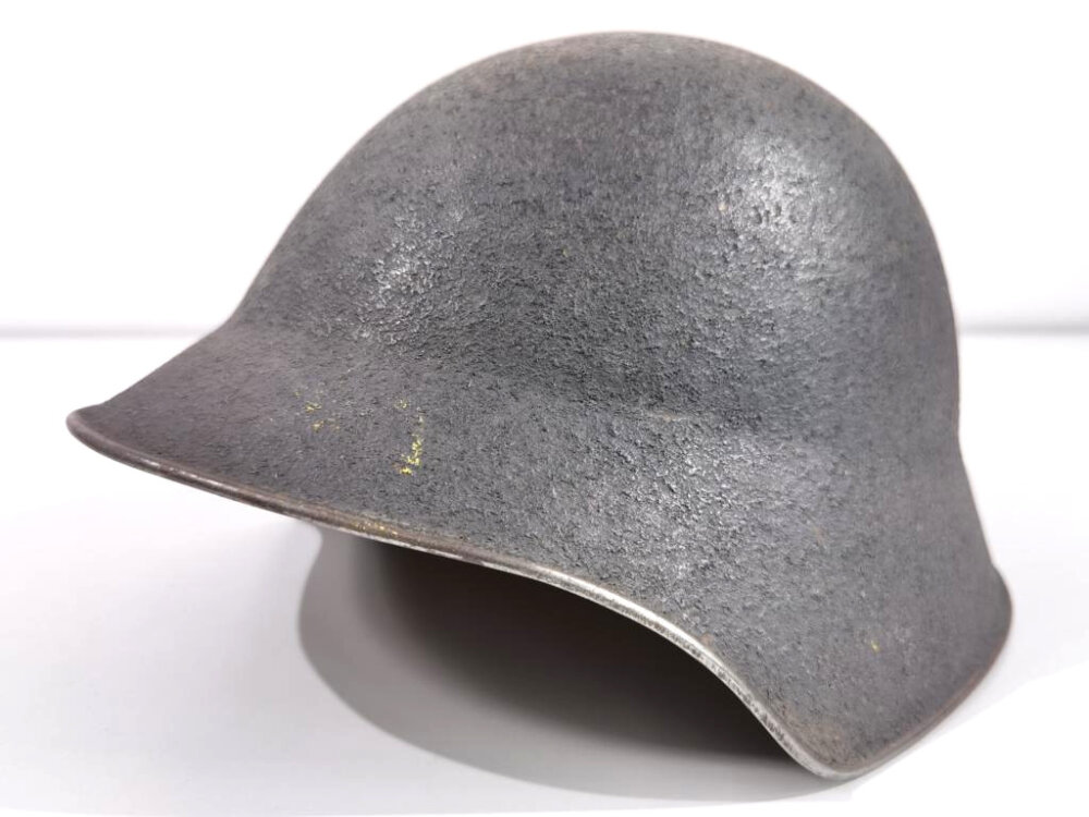 Schweiz, Stahlhelm M18/43 . Originallack, 50,00