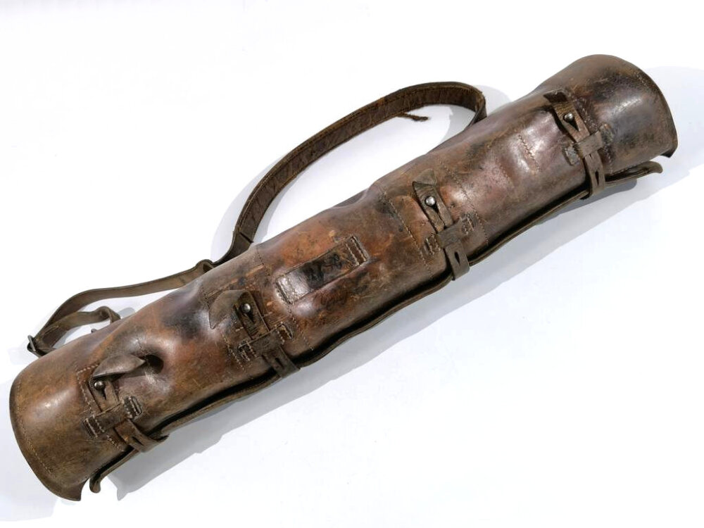 Lederne Tasche für Entfernungsmesser 34 der Wehrmacht. Stärker gebrau