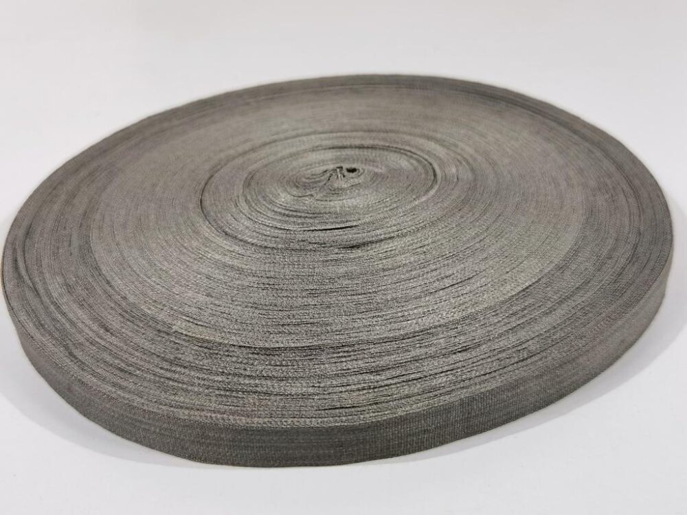 Rolle Webband Breite 15mm, Durchmesser der Rolle 21cm. Relativ dünnes