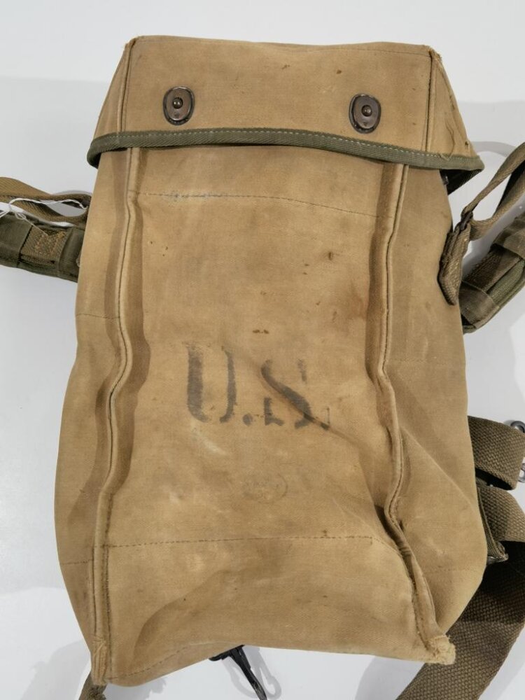 U.S. WWII mine detector bag khaki with OD rim, used, 50,00