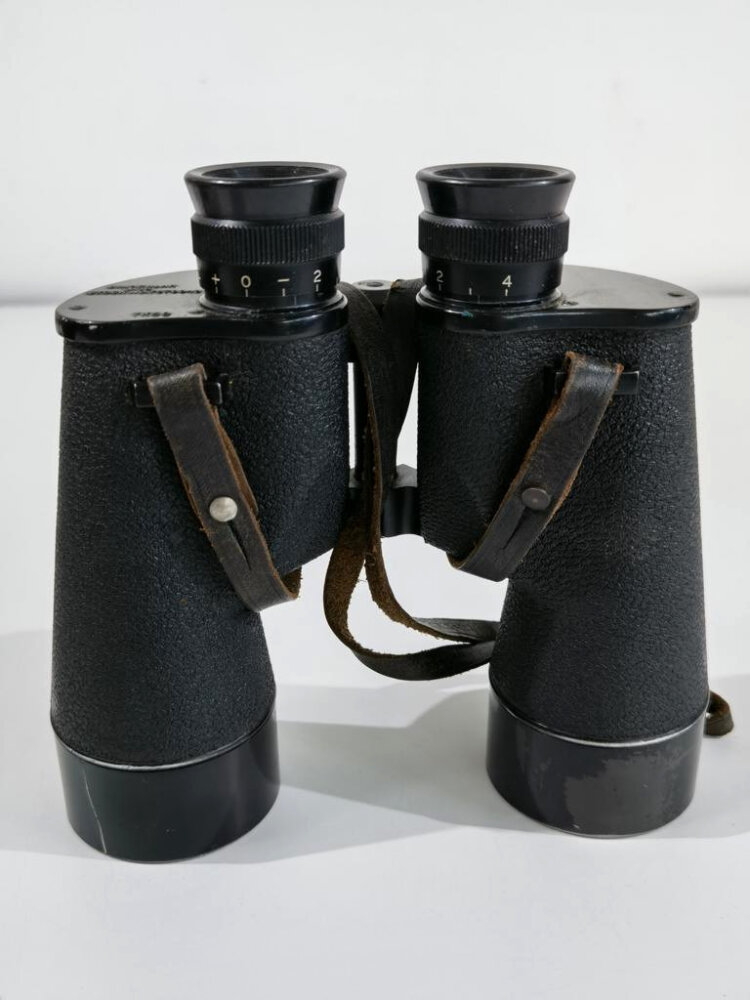U.S. WWII 7 x 50 Binocular M16 with case, carrying M24. Good conditio