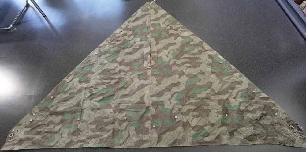 Zeltbahn 31 der Wehrmacht, diverse zeitgenössische Reparaturstellen,