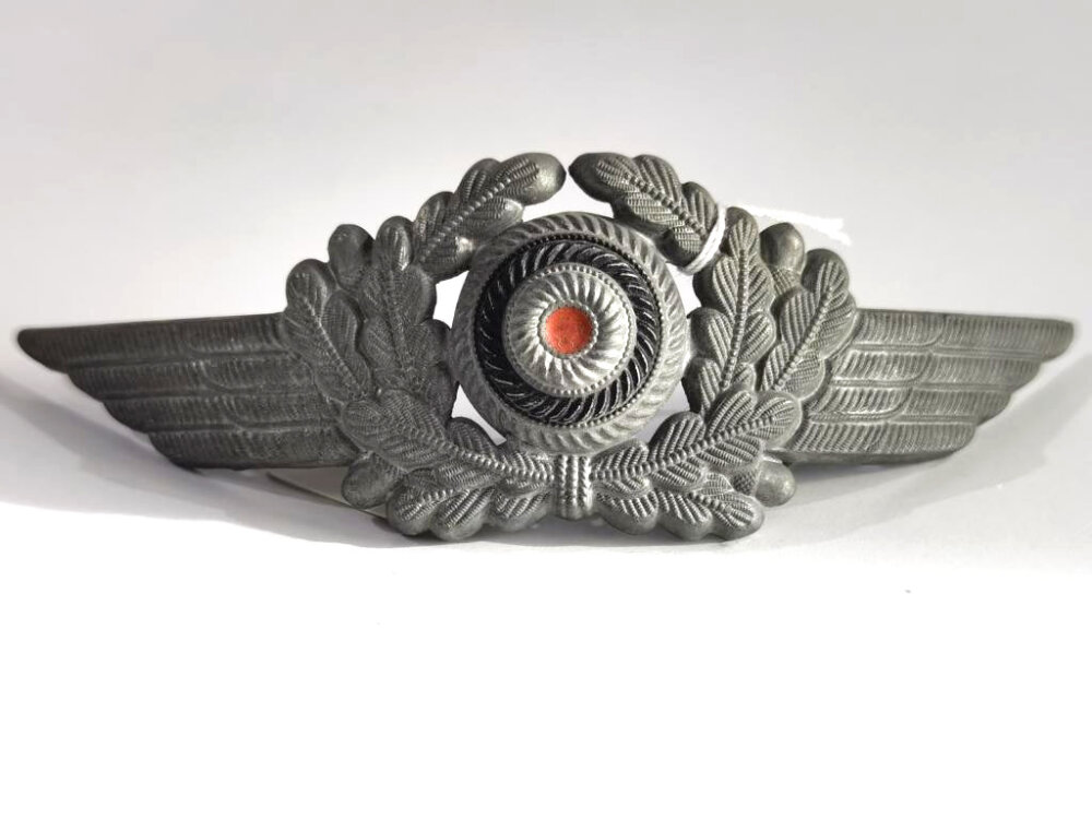 Luftwaffe " Kokarde mit Schwinge für die Schirmmütze, getragenes Stüc