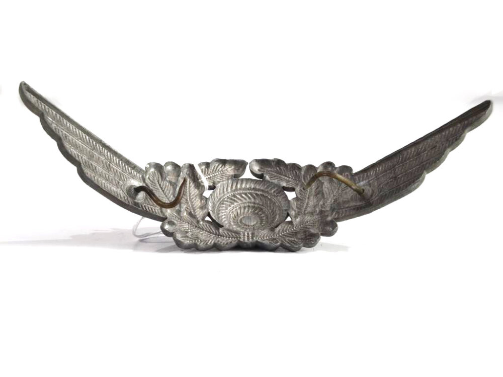 Luftwaffe " Kokarde mit Schwinge für die Schirmmütze, getragenes Stüc