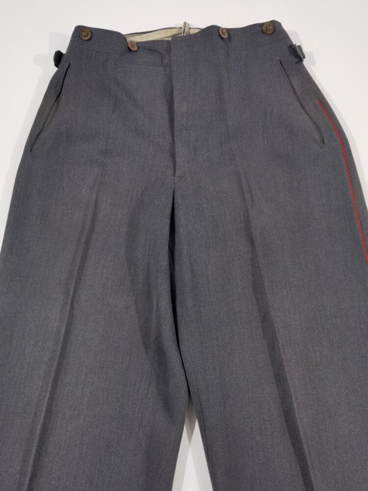 Heer, steingraue Hose mit roter Biese zum Waffenrock der Artillerie.