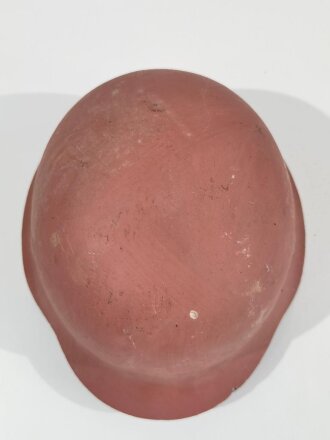 Stahlhelmglocke Wehrmacht Modell 1942. narbig und überlackiert, Glock