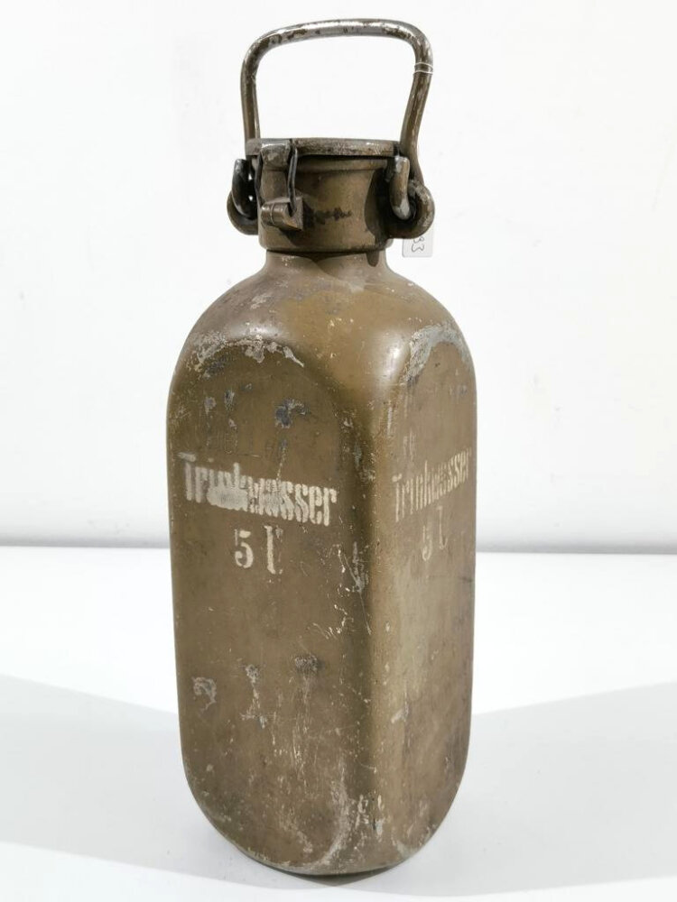 5 Liter Trinkwasser Kanne Wehrmacht. Originallack, Verschluss gängig,