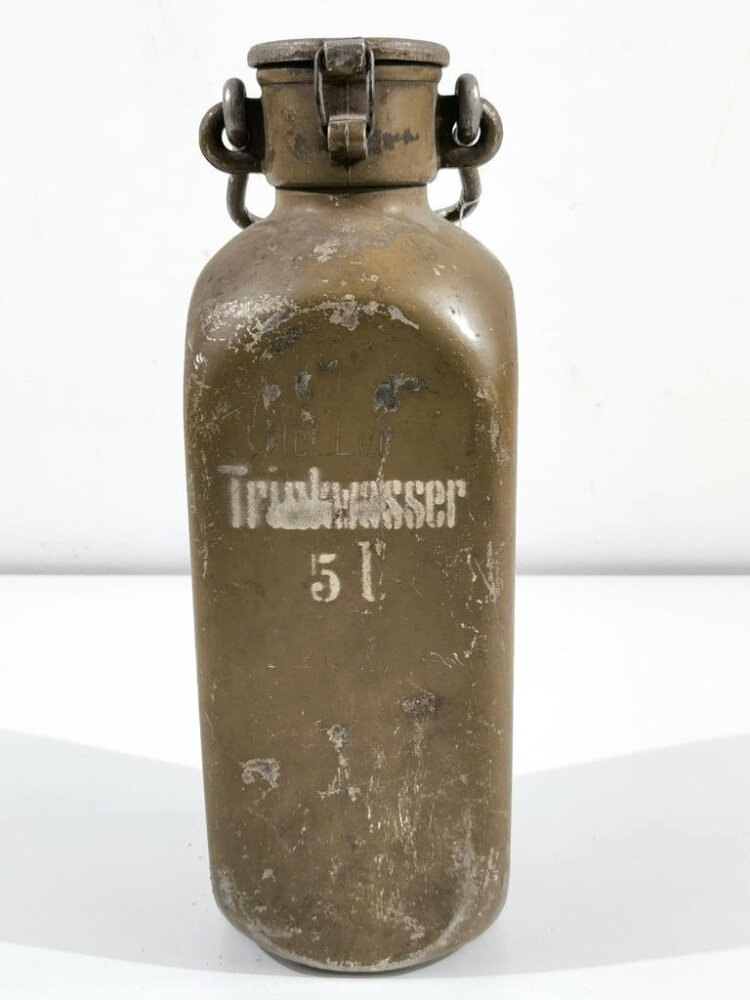 5 Liter Trinkwasser Kanne Wehrmacht. Originallack, Verschluss gängig,