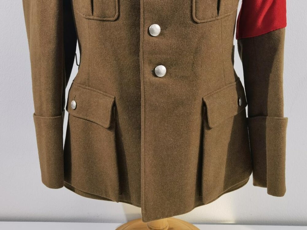 Dienstrock für Parteiverbände in sehr gutem Zustand, die Effekten aug