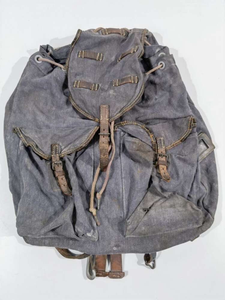 Luftwaffe, Rucksack datiert 1942. getragenes Stück, 70,00
