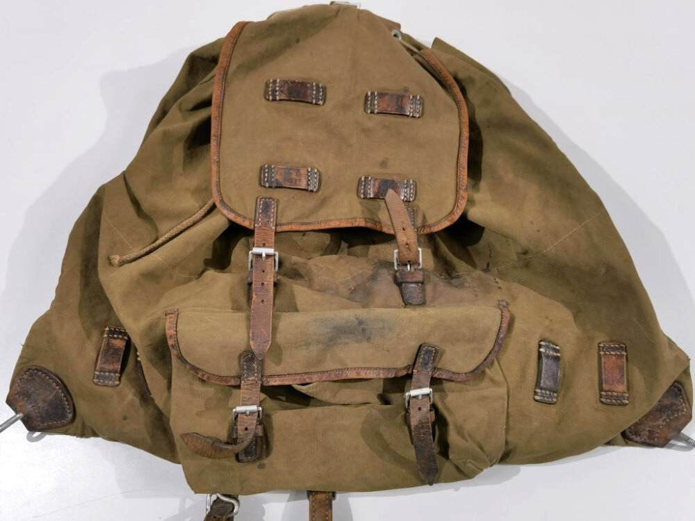 Gebirgsjäger Rucksack, frühe Ausführung , datiert 1939. Getragenes St