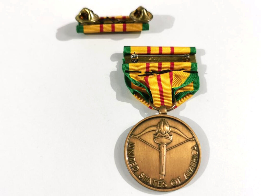 U.S. Vietnam service medal set with 4 Campaign stars, in 1969 dated b