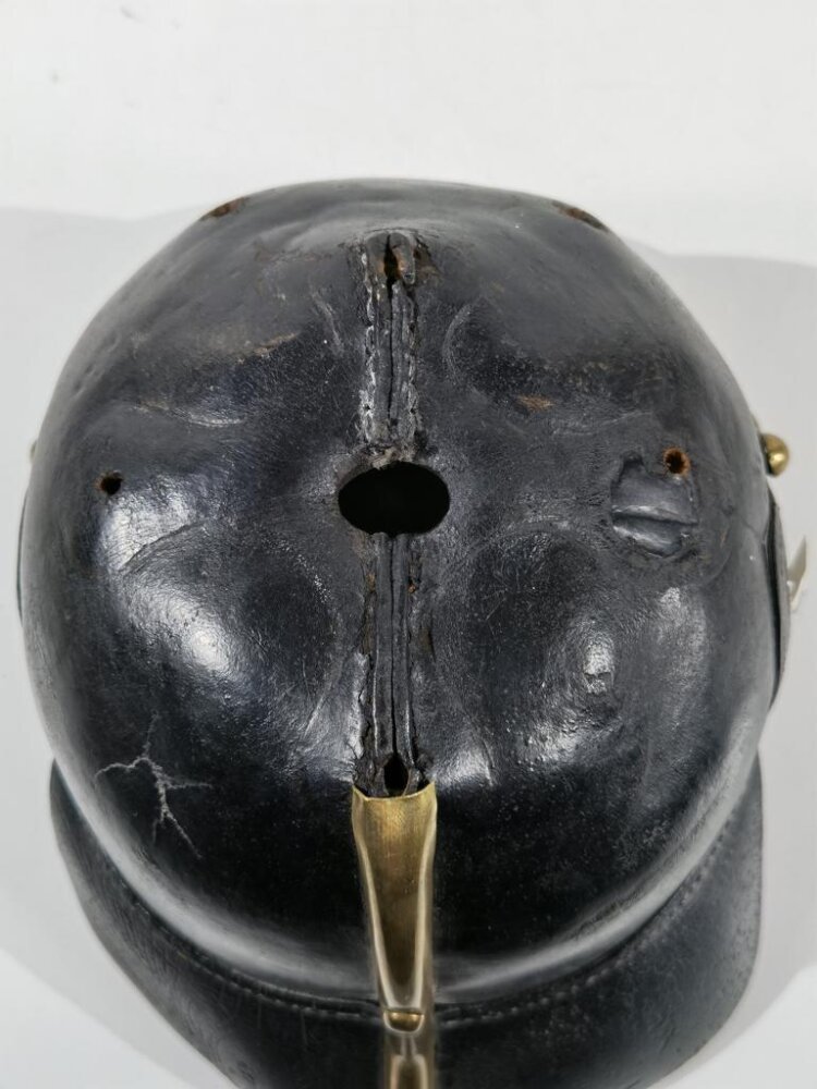 Korpus für eine Pickelhaube, Teilrestauriert, 550,00