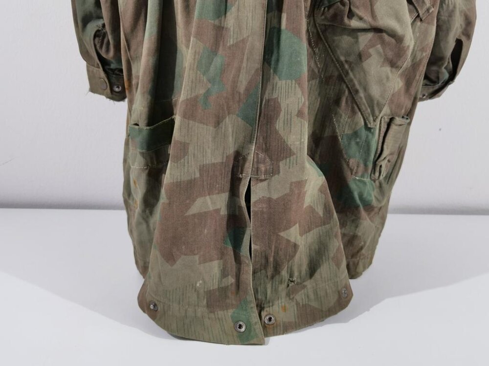 Fallschirmjäger "Knochensack" Splittertarn, Reissverschlüsse und Druc