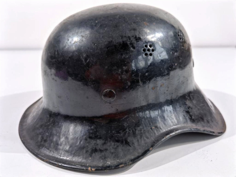 Stahlhelm Luftschutz, einteiliges Modell, nach dem Krieg schwarz über