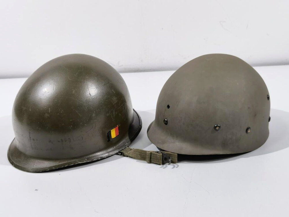 Belgien, Stahlhelm Modell 1951. Originallack, Liner gestempelt " Coge