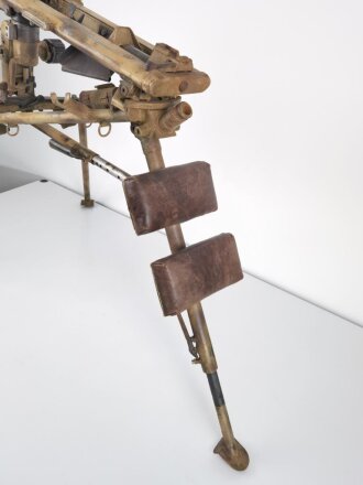 Lafette für MG42 der Wehrmacht. Die Polster erneuert, neuzeitliche La
