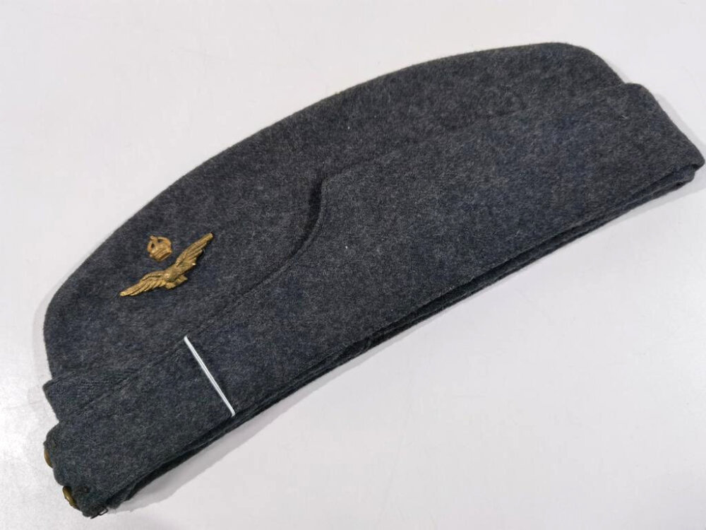 British RAF WWII side cap, good condition, 225,00