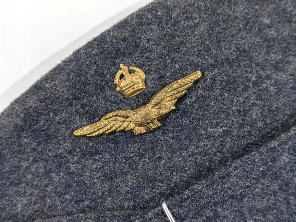 British RAF WWII side cap, good condition, 225,00
