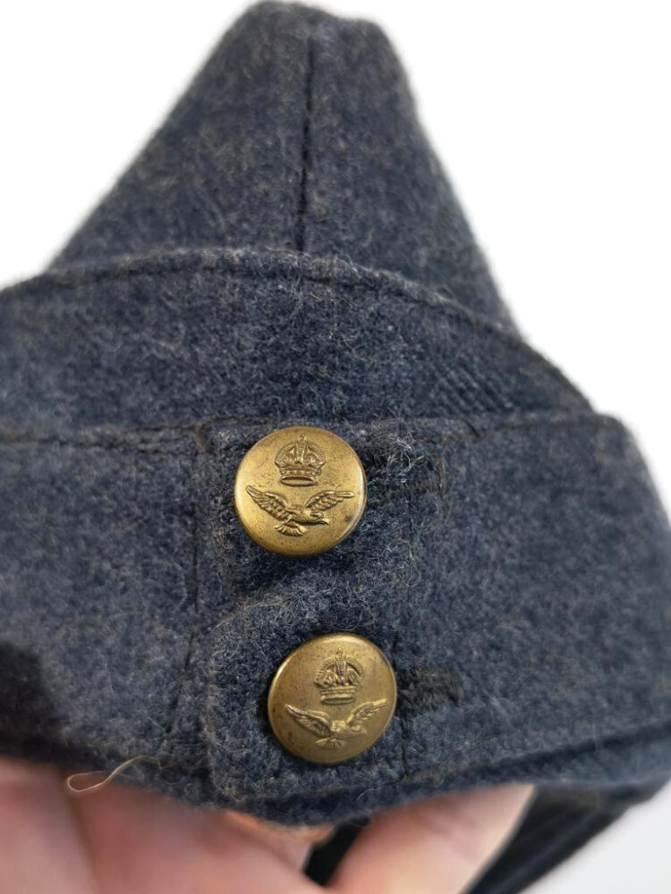 British RAF WWII side cap, good condition, 225,00