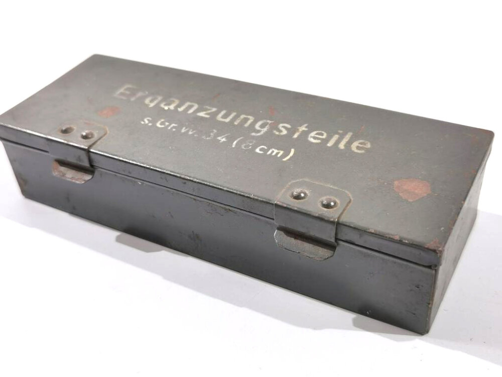 Kasten "Ergänzungsteile Gr.W.34 ( 8cm)". Originallack, ungereinigtes