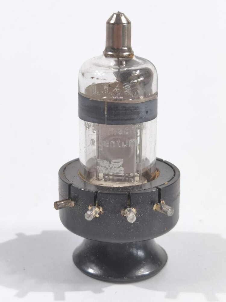 Original verpackte Röhre RL 2,4 P2 der Wehrmacht, Funktion nicht gepr