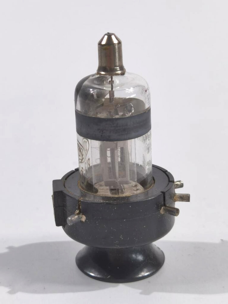 Original verpackte Röhre RL 2,4 P2 der Wehrmacht, Funktion nicht gepr