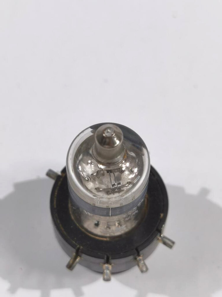 Original verpackte Röhre RL 2,4 P2 der Wehrmacht, Funktion nicht gepr