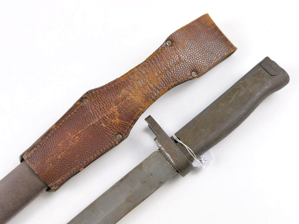 1.Weltkrieg, Ersatzseitengewehr im Koppelschuh. Guter Gesamtzustand,