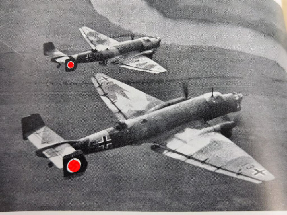 "Das Buch von der Luftwaffe" mit 100 Photos und Zeichnungen im Text,