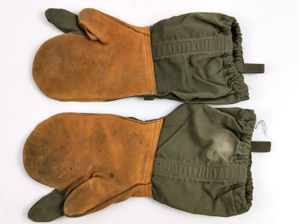 Mittens Shell, Trigger finger M 1948, used pair, 30,00