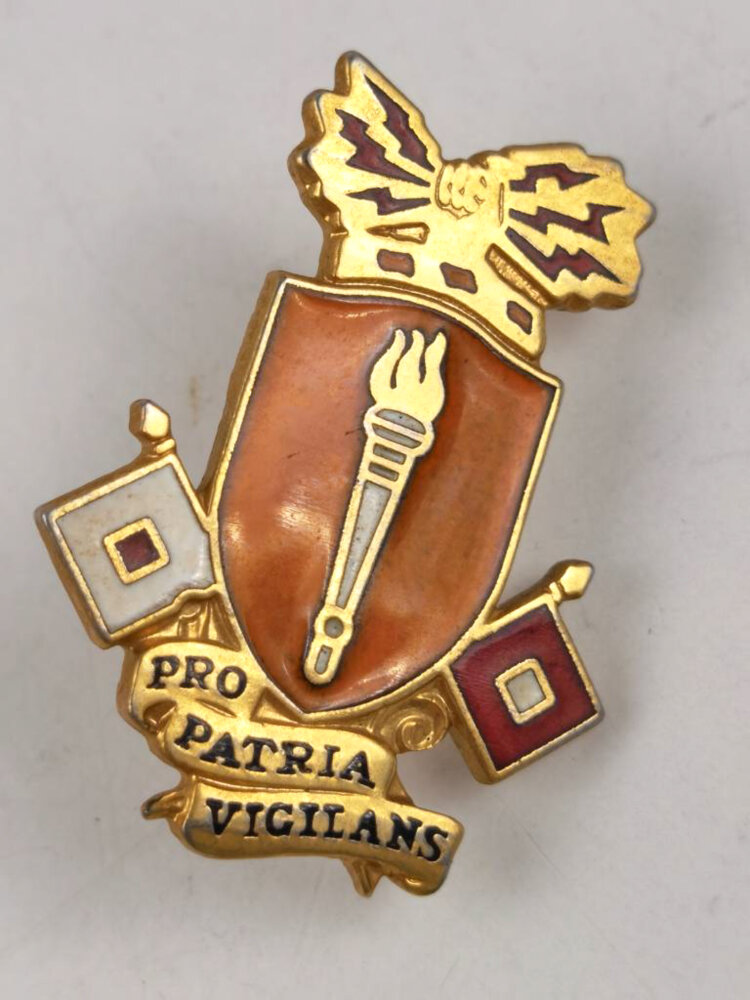 US Army Unit Crest: Signal Center & School - Motto: PRO PATRIA VIGILA