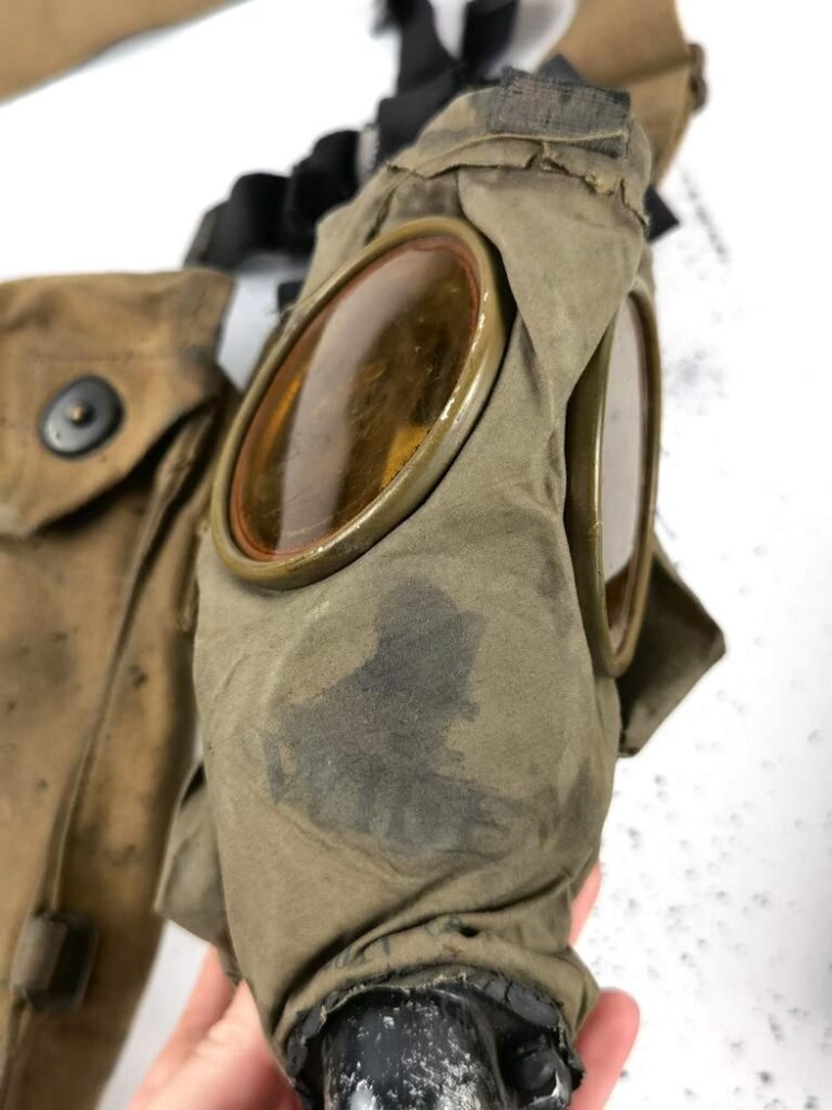 U.S. WWI, gasmask in bag , model CEM ( Corrected english model) tube