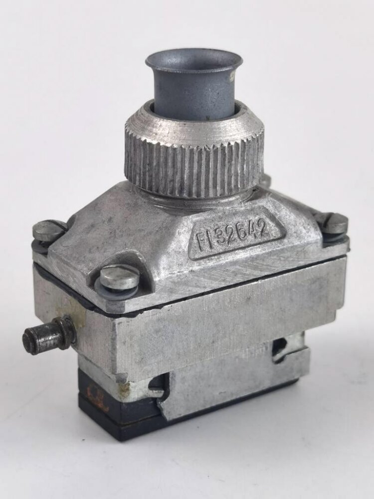 Luftwaffe Instrumentensteckdose für Anzeigegerät AFN101. Fl 32642 ( f