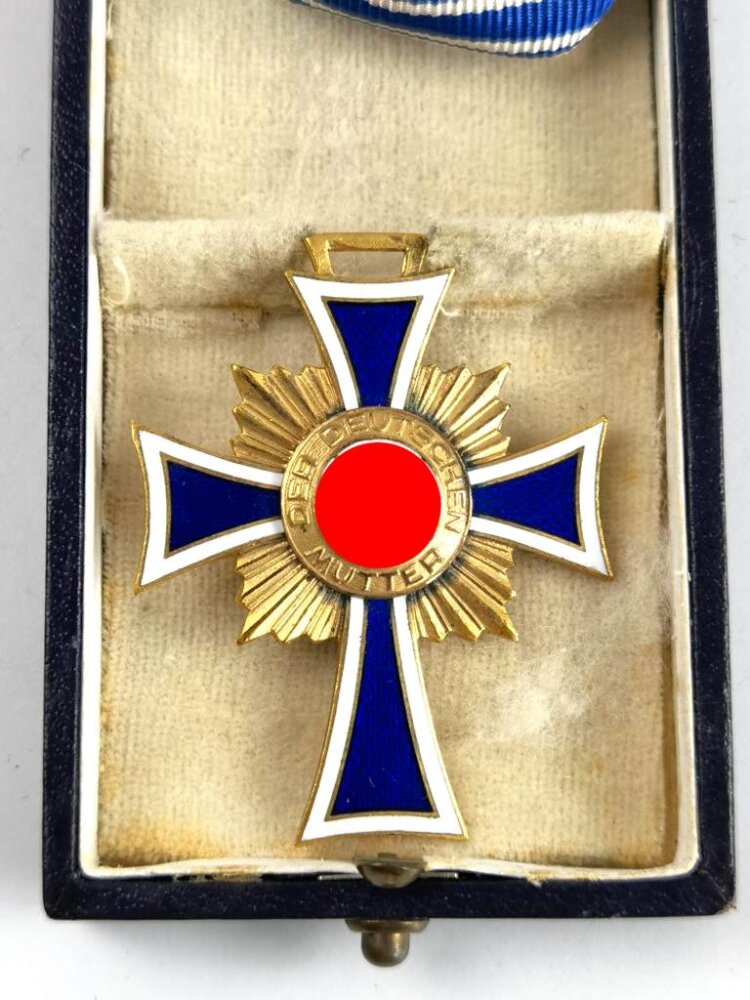 Ehrenkreuz der Deutschen Mutter ( Mutterkreuz ) in Gold im Etui, dies ...