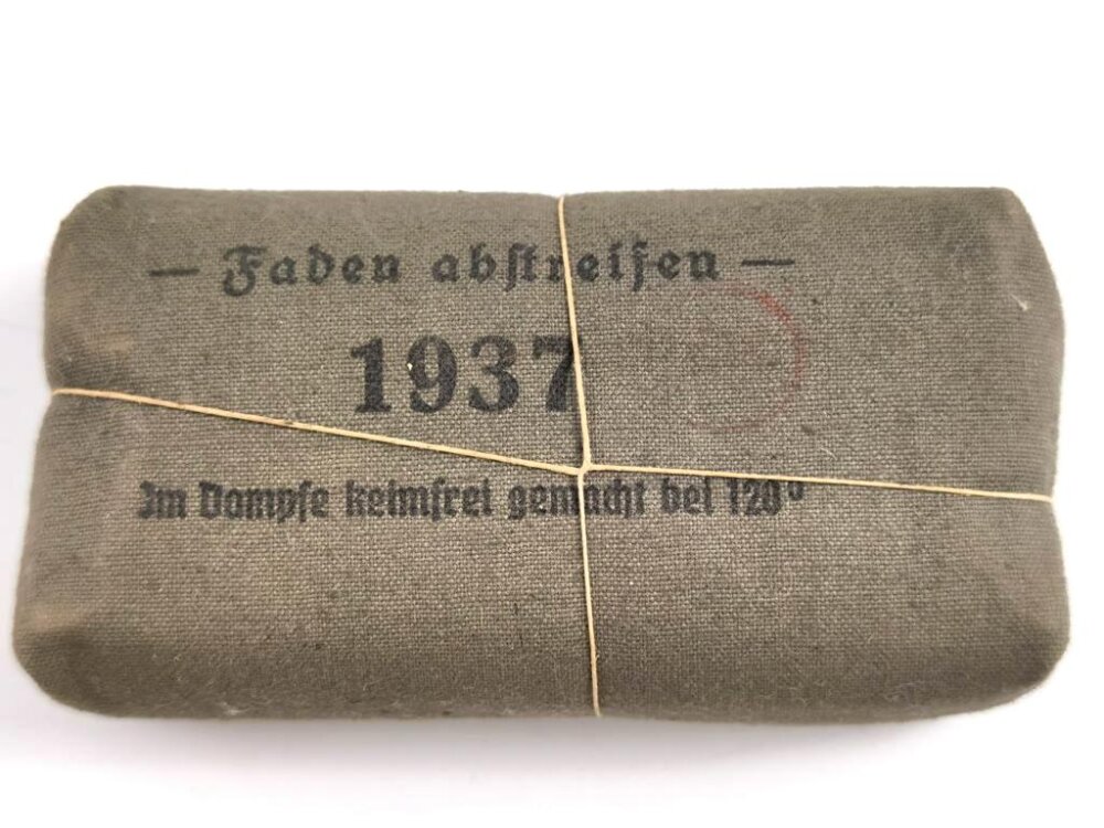 Verbandpäckchen datiert 1937, gestempelt " Pol. Präs. Breslau Luftsch ...