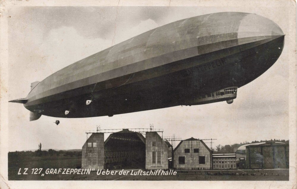 Ansichtskarte " LZ 127 Graf Zeppelin über der Luftschiffhalle", 15,00