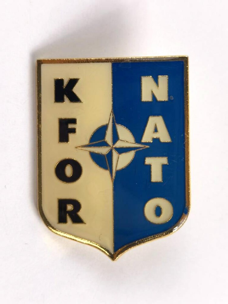 NATO, Abzeichen/ Pin " KFOR / NATO " Pins fehlen, Gesamthöhe 41 mm, 2