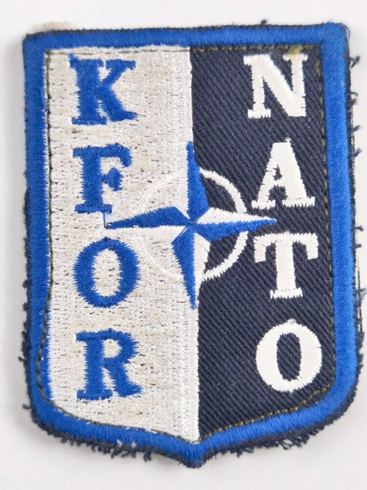 NATO, Abzeichen/ Patch, " KFOR / NATO ", Rückseitig mit Kleberesten,