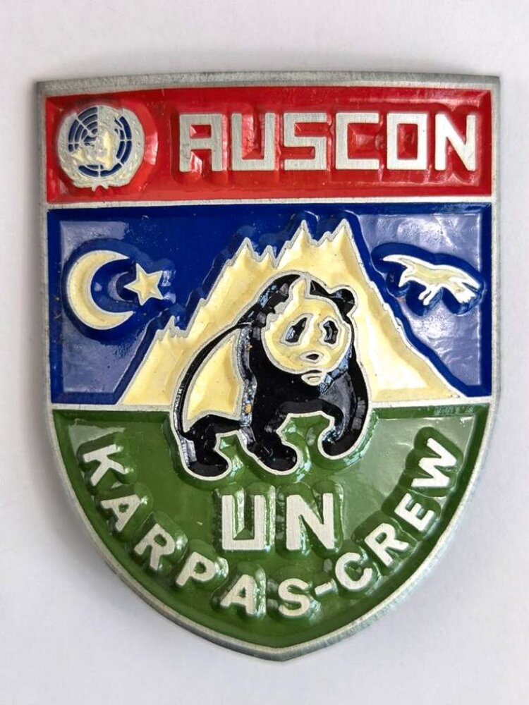 UNO Österreich, Metallabzeichen " AUSCON UN KARPAS-CREW" " Zypern- Ei