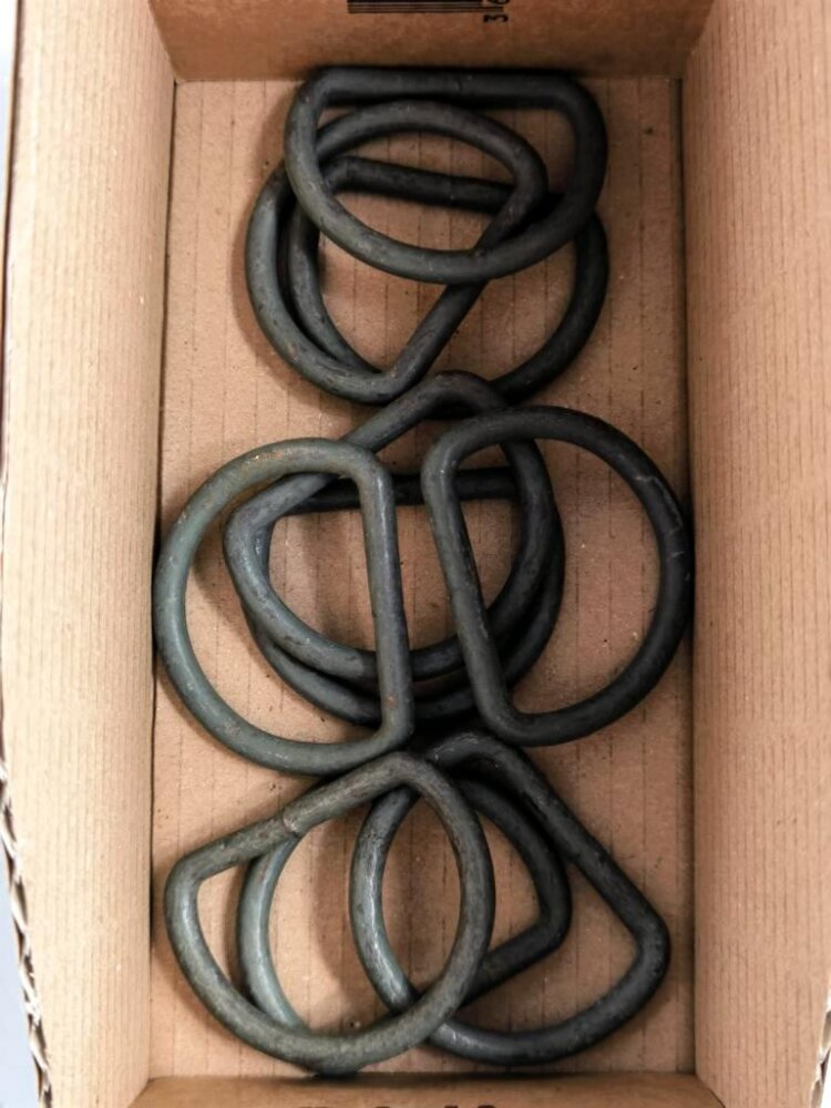 Grosser D-Ring Wehrmacht. Eisen, grüner Originallack, 65mm Breite . S