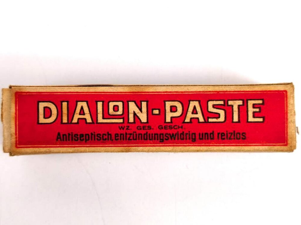 "Dialon Paste" in der originalen Umverpackung. 10,5cm, 20,00